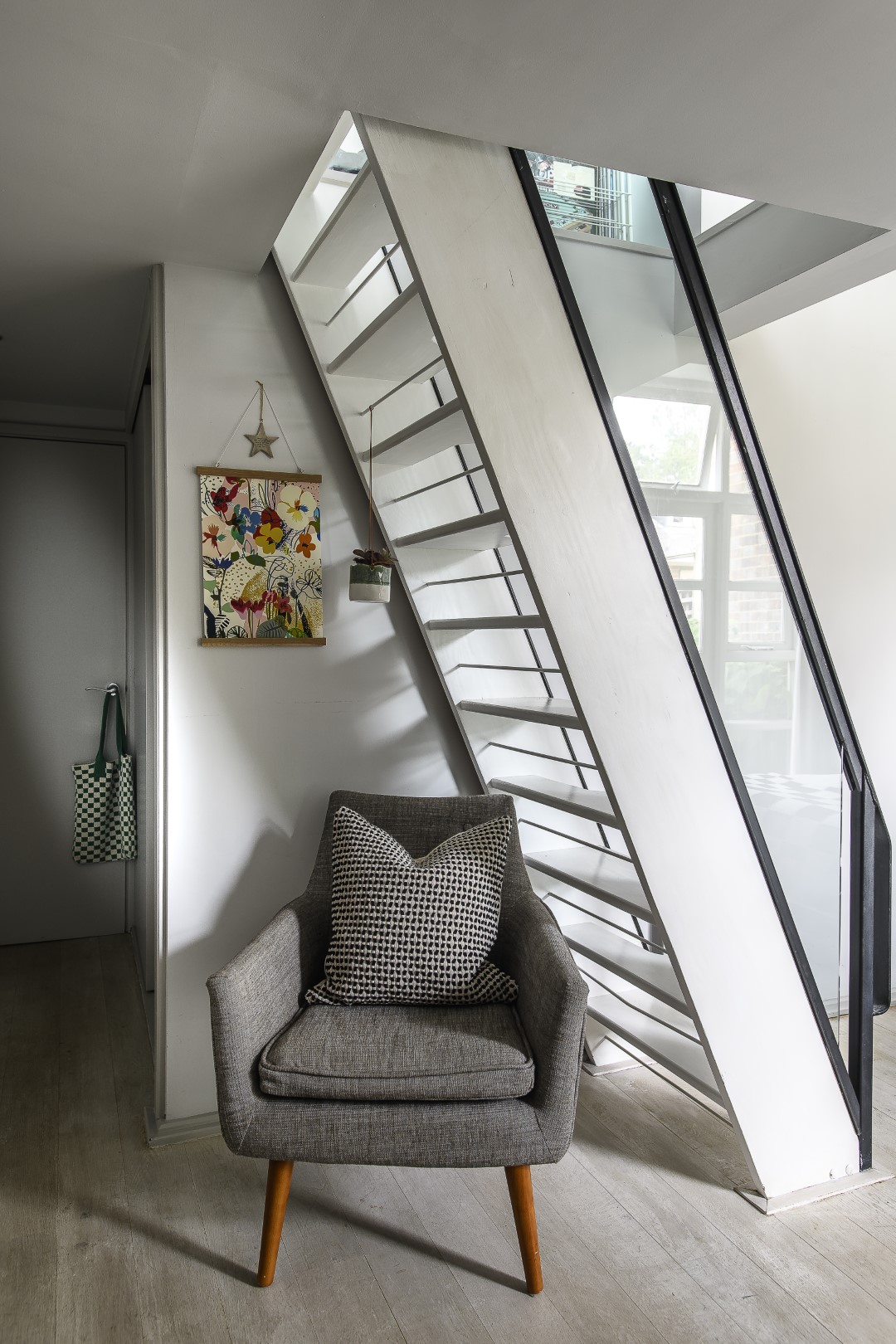 Happy Home – Priceless Magazines